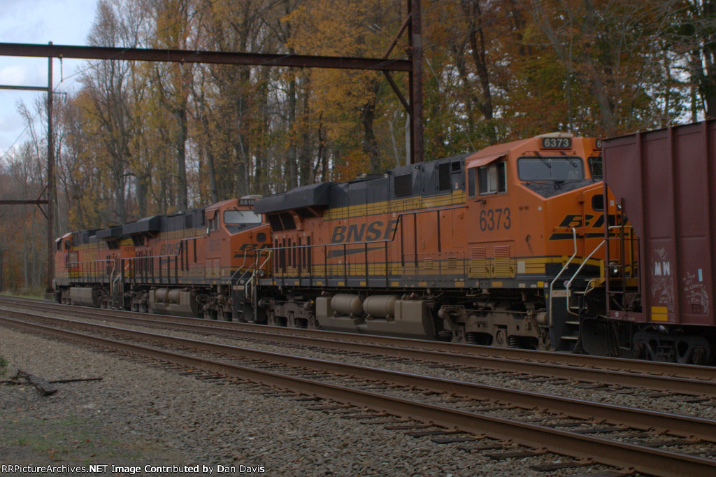 BNSF ES44AC 6=73 trails on K043-05